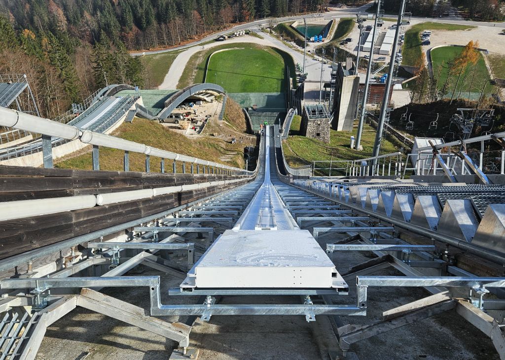 FINALLY – Planica NH and LH get ice in-run track - Topspeed