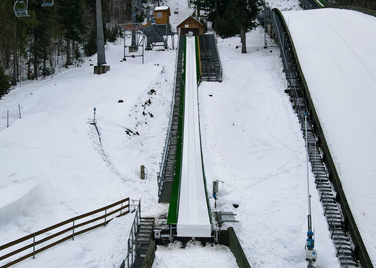 Szczyrk K50 hill gets an ice in-run track - Topspeed